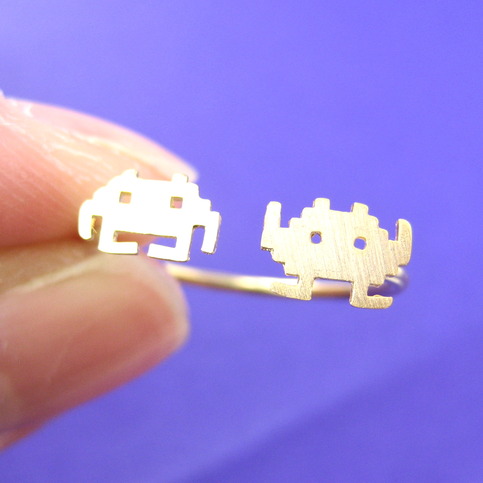 Atari Space Invaders Alien Pixel Adjustable Ring In Gold on Luulla